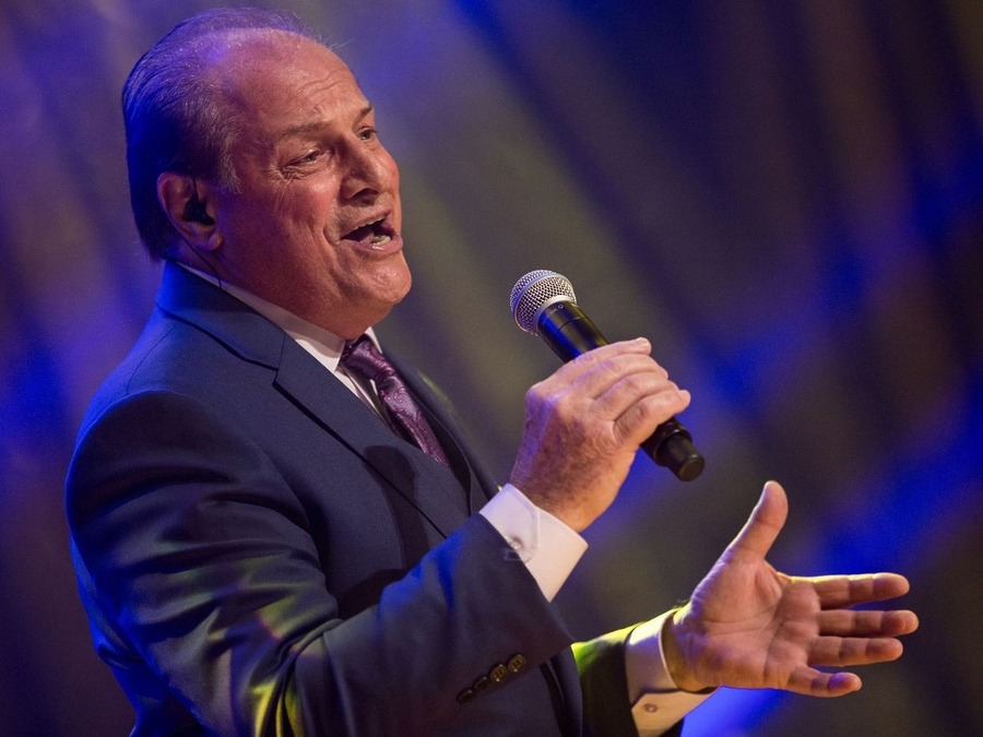 Tony Angeli embala noite italiana no Aparecida Sertaneja