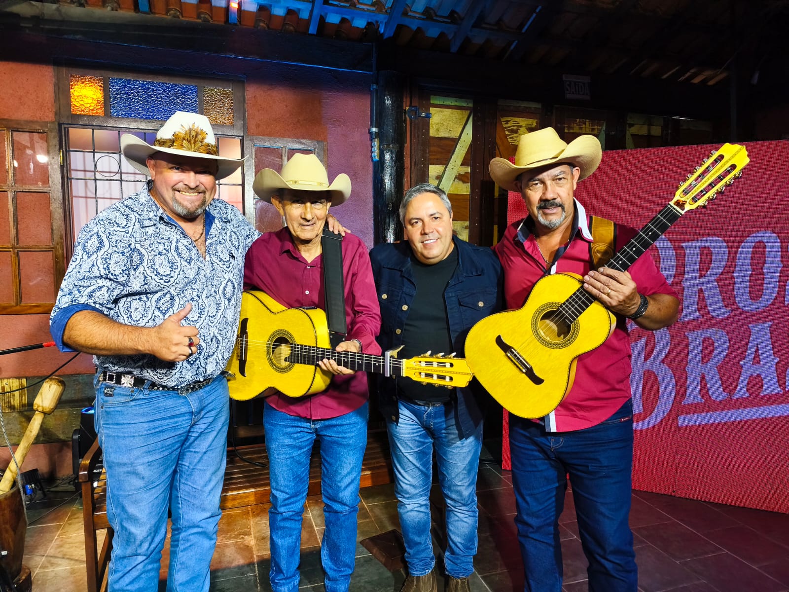 Prosa Brasil recebe Os Dois Mineiros e Fabrício Viola